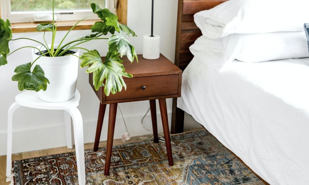 Hoe kies je het juiste nachtkastje? Let op hoogte, breedte en stijl